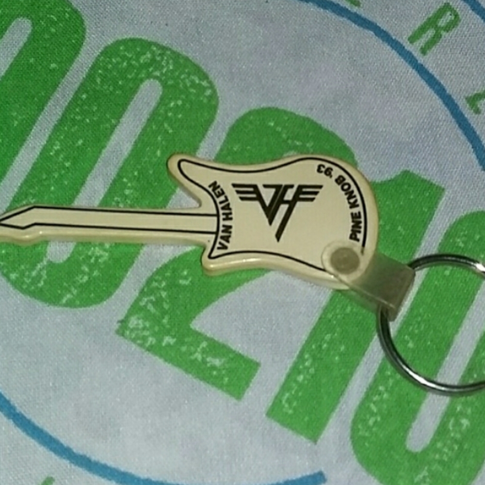 1993 Van Halen Pine Knob Guitar Tour Keychain - Gem